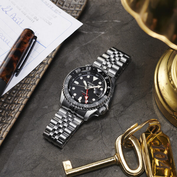 Seiko 5 Sports GMT SSK001K1 “Bruce Wayne” – Constantine Timepiece Collection